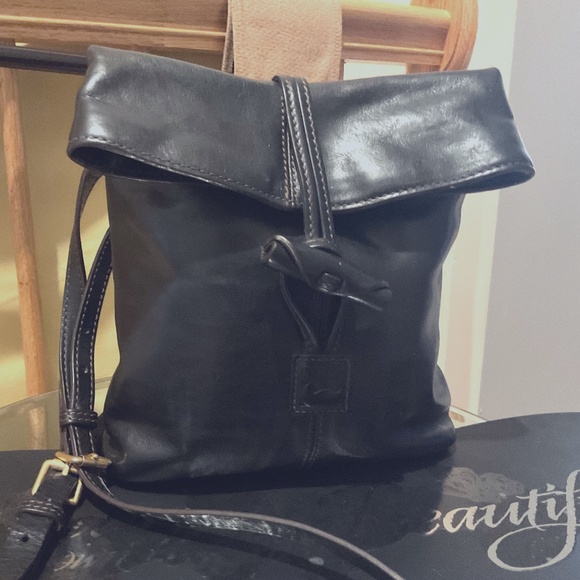 Dooney & Bourke | Bags | Dooney Bourke Florentine Leather Crossbody ...